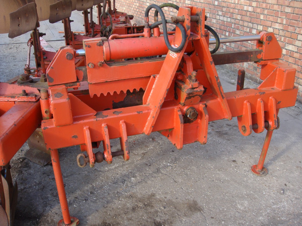 Crawford 6 Furrow Plough | Telephone: 01205 750367