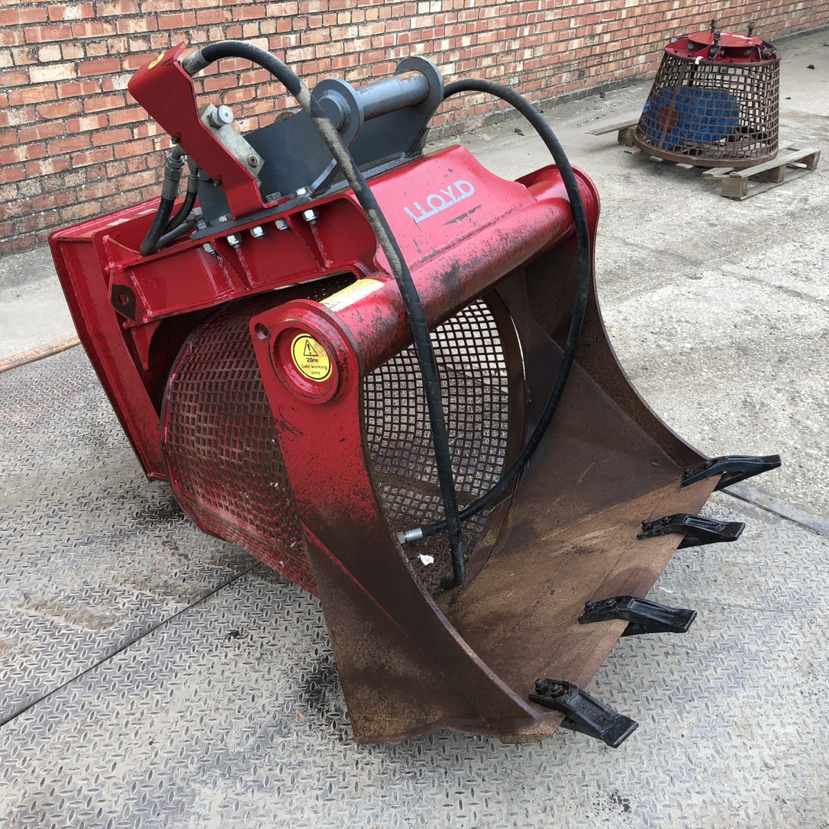 Lloyd Rotary Screening Bucket | Telephone: 01205 750367